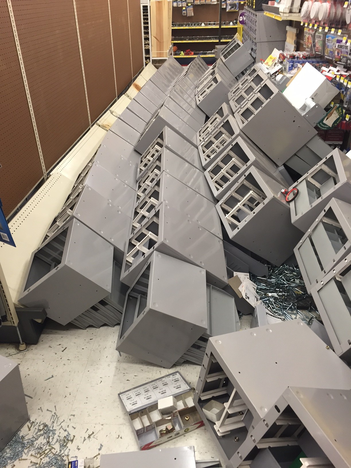 Store Security Video Goes Viral After Earthquake | Hardware Retailing